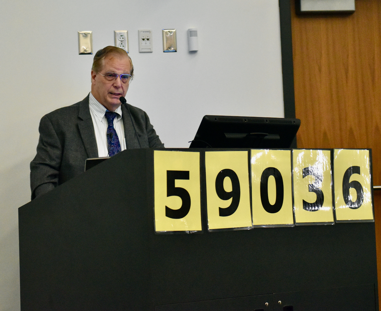 Infectious Diseases honors Nauseef at retirement – Making the Rounds