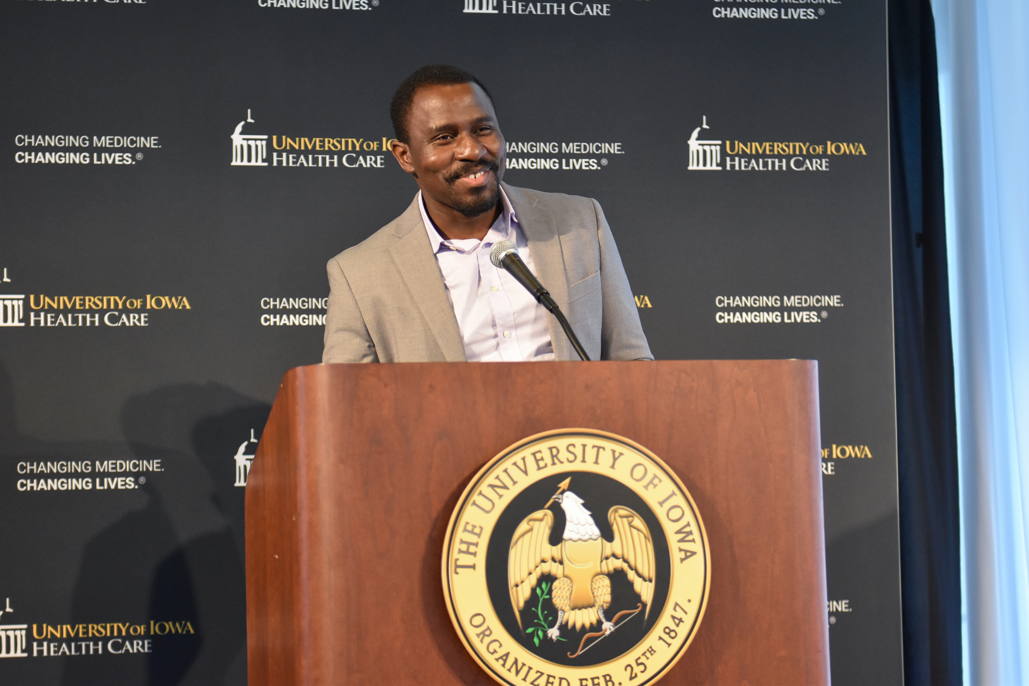 2024_Residency Graduation_Pick-049 – Making the Rounds