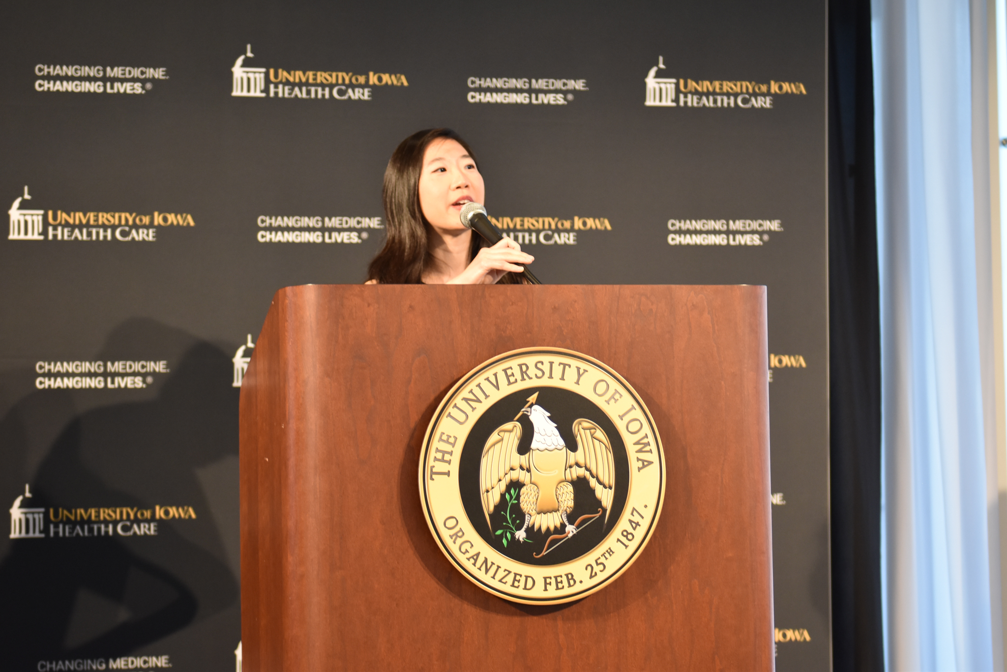 2024_Residency Graduation_Pick-097 – Making the Rounds