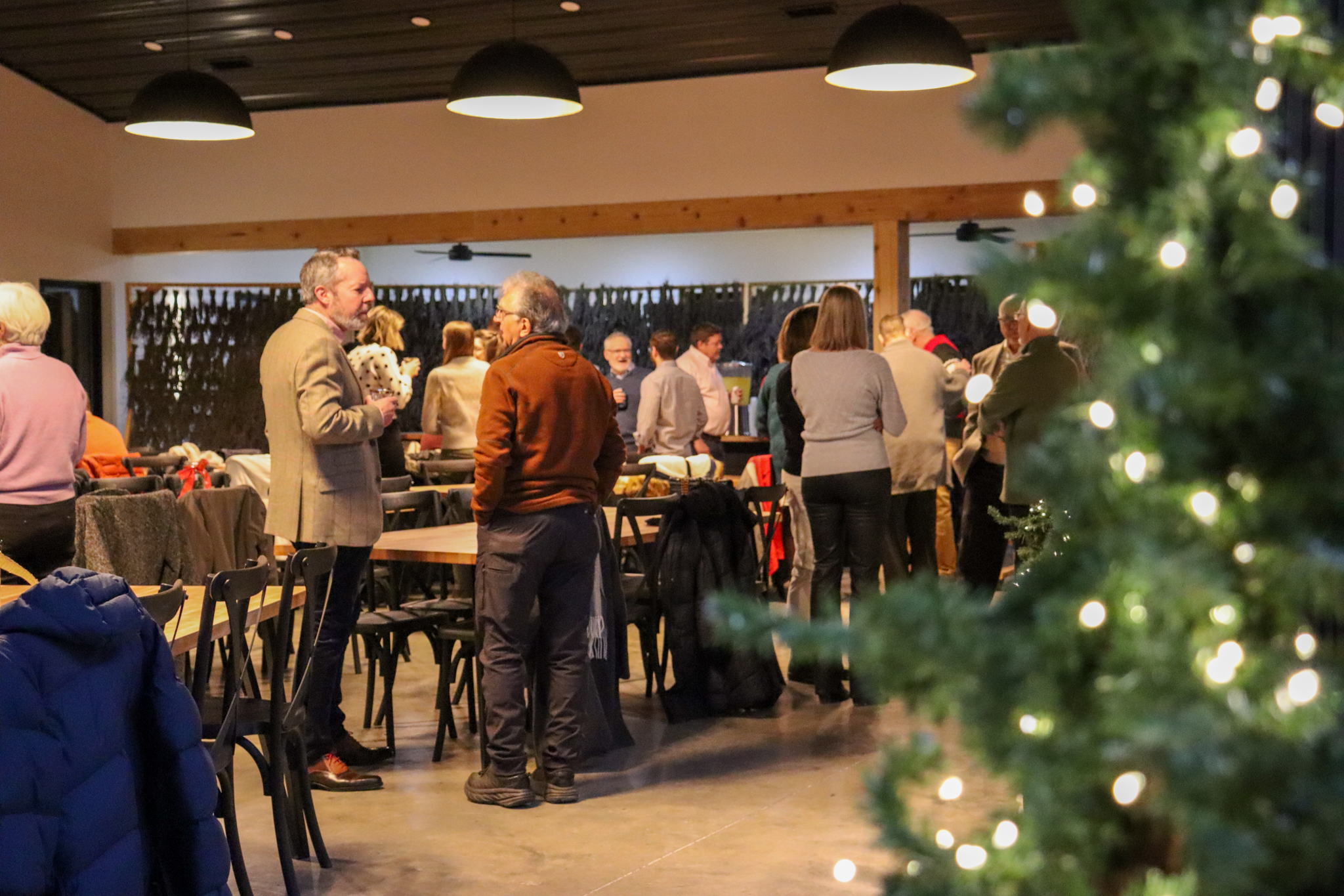 2025_Pulm Holiday Party-06 – Making the Rounds