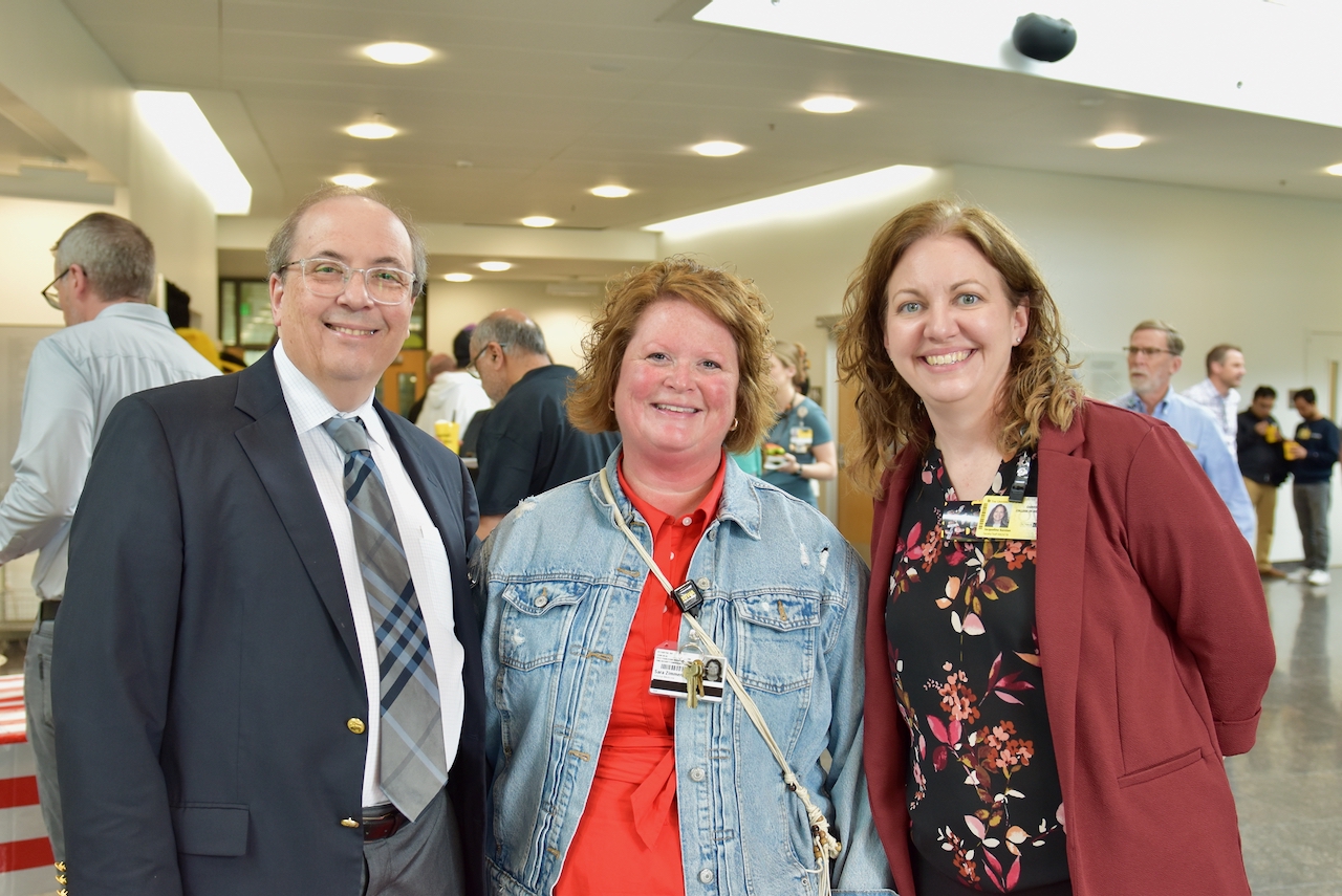 DSC_0459 – Making the Rounds