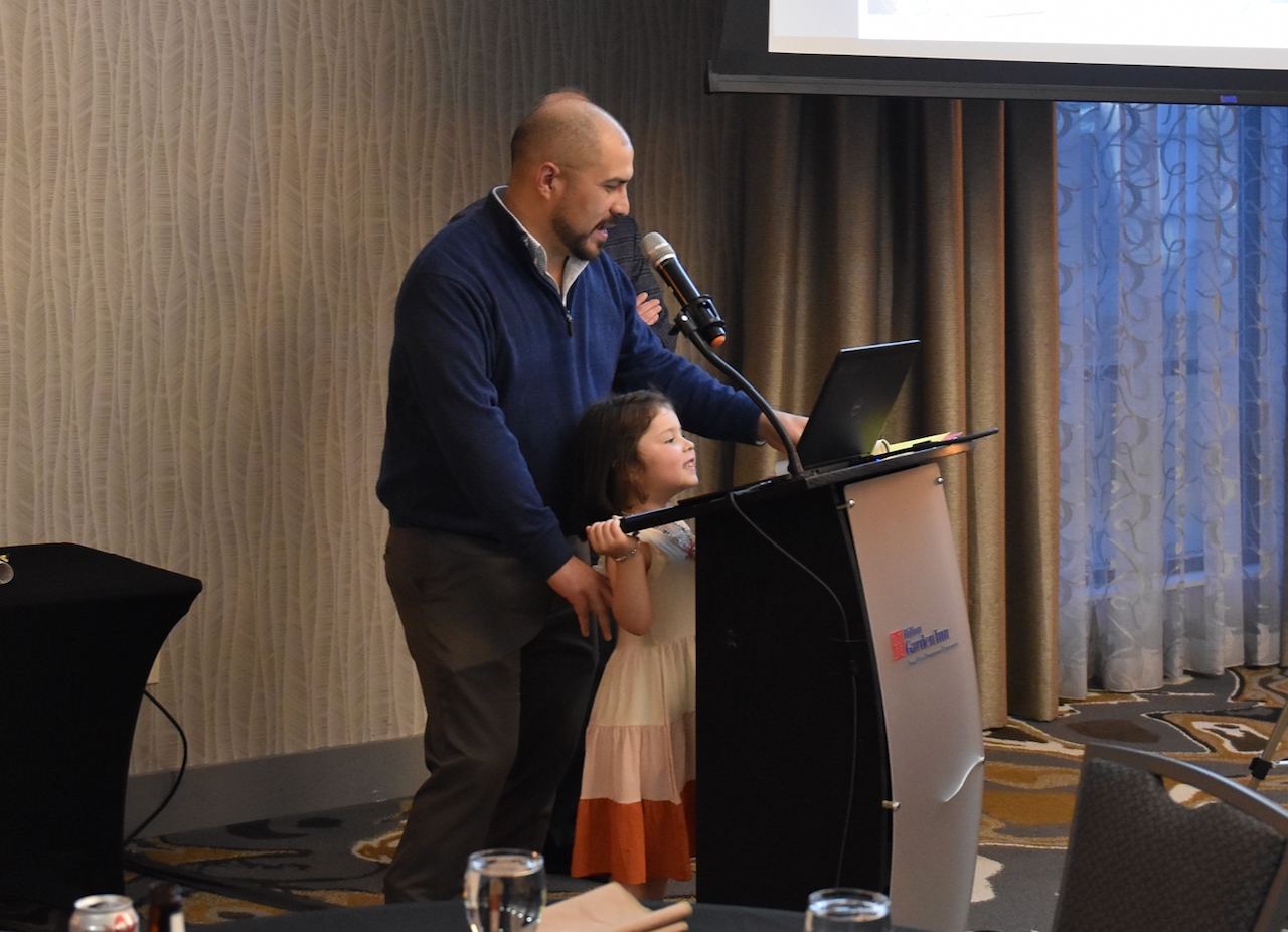 DSC_0760 – Making the Rounds